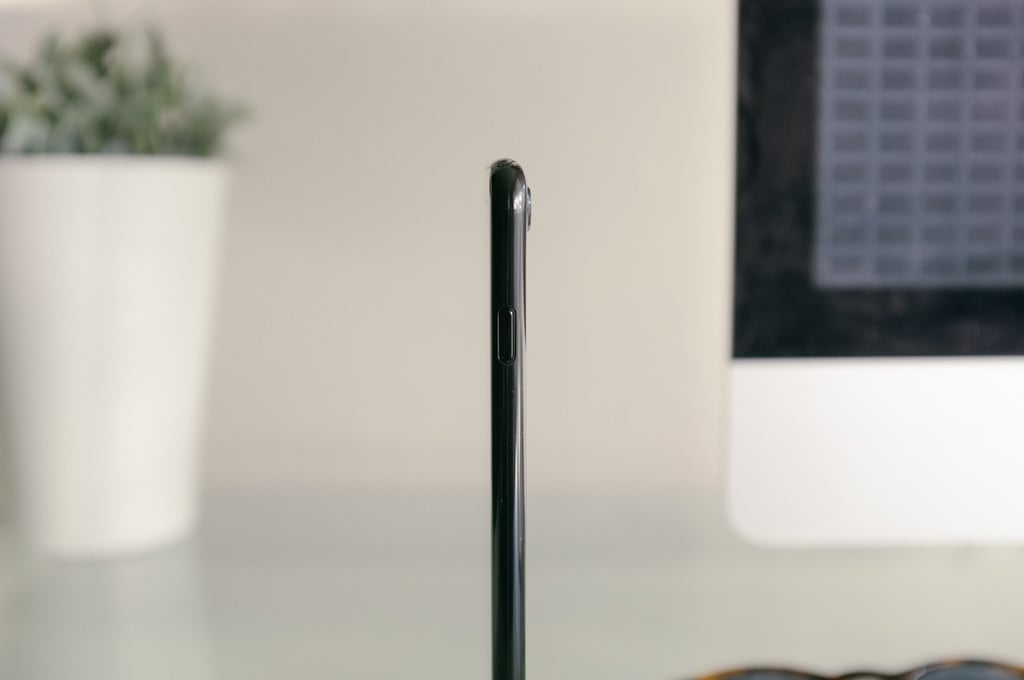 Turn Your iPhone Jet Black with this Beautiful $20 Ultra-thin Case